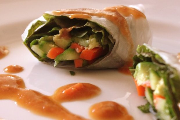 crunchy garden spring rolls with pickled carrots | girl farm kitchen